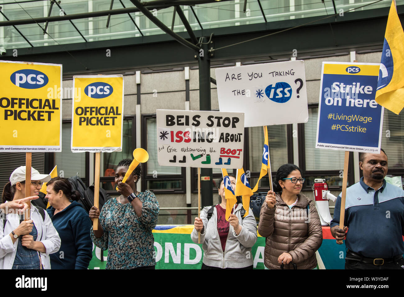 Pcs members strike hi-res stock photography and images - Alamy