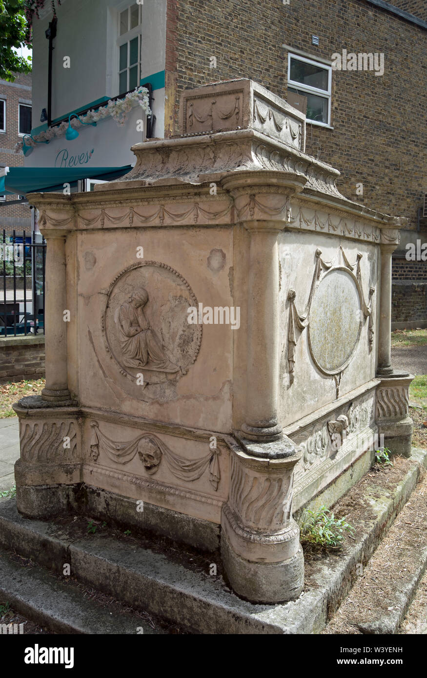 the tomb of 17th century historical novelist harriet thomson, putney ...