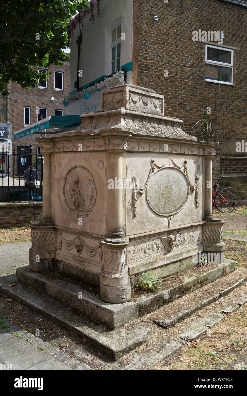 the tomb of 17th century historical novelist harriet thomson, putney ...