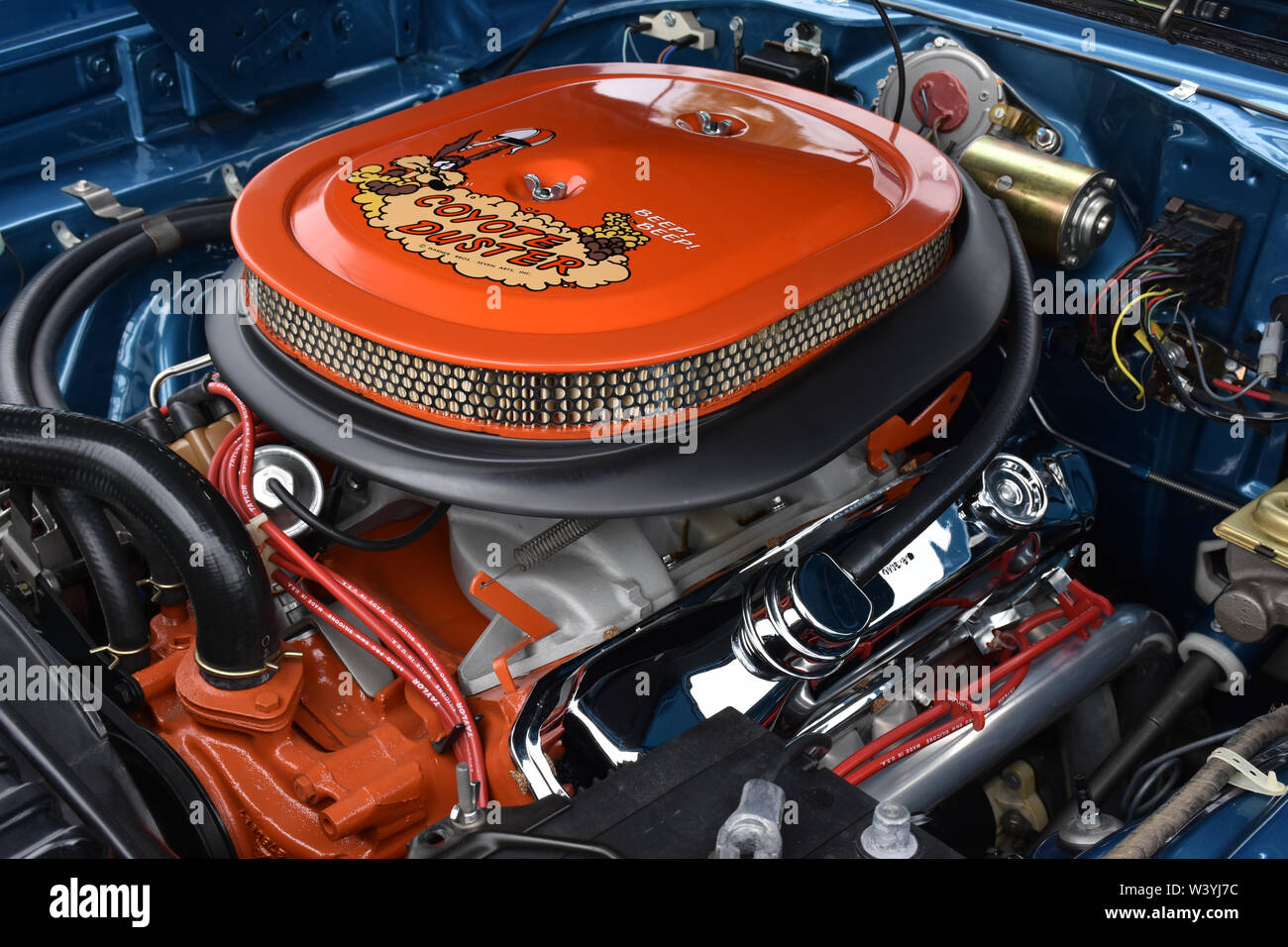 The engine in a Plymouth Roadrunner at a car show Stock Photo - Alamy