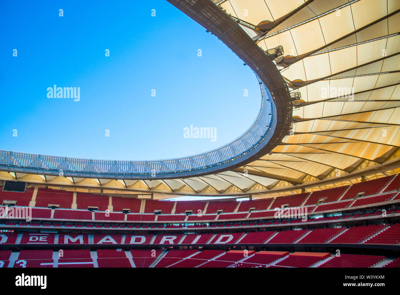 Estadio de techo hi-res stock photography and images - Alamy