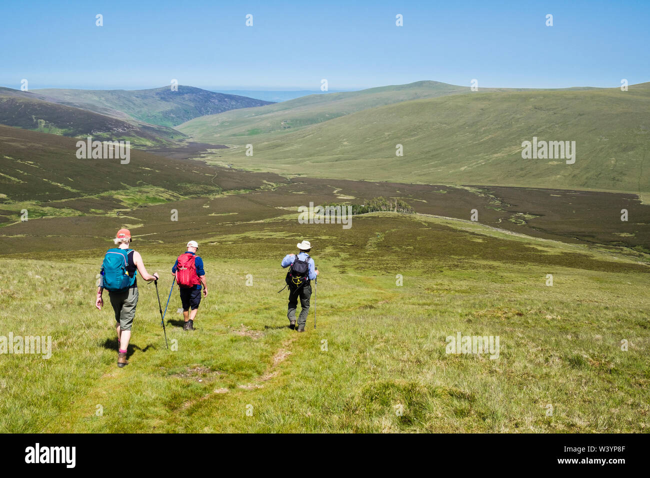 Hikers in english lake district hi-res stock photography and images - Alamy