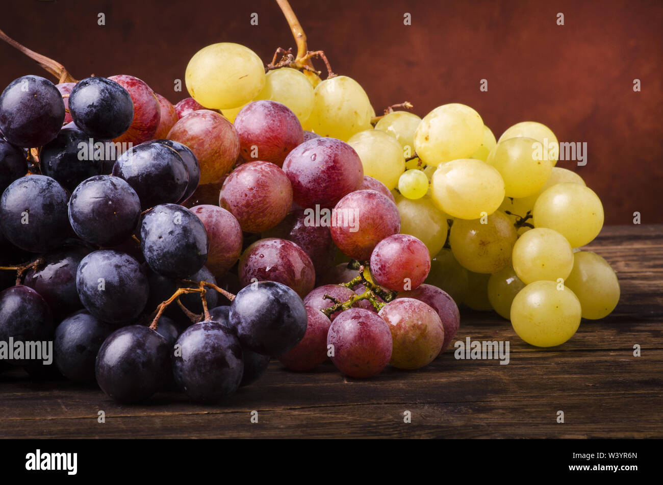 Different types of grapes hi-res stock photography and images - Alamy