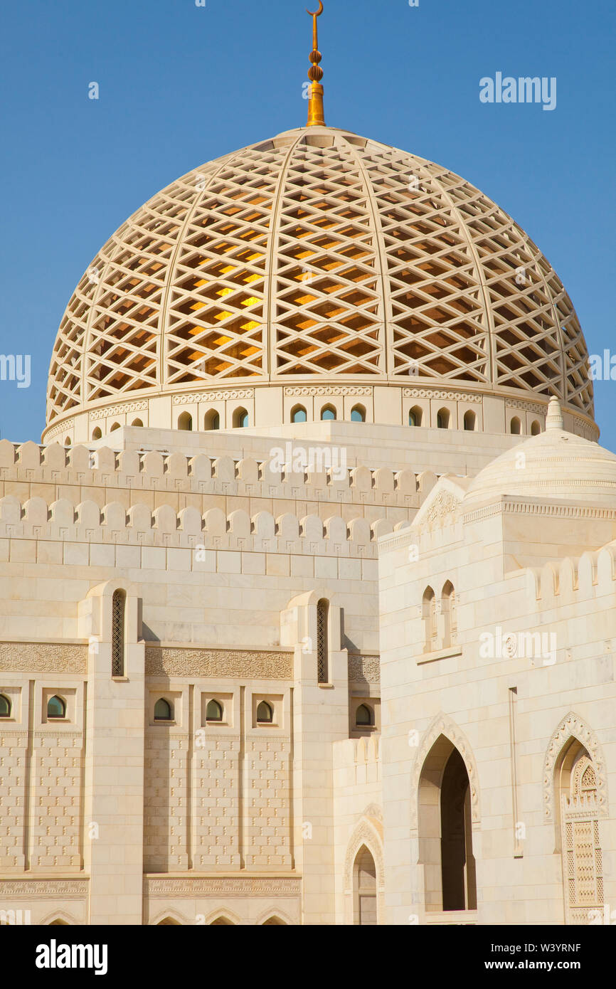 Mezquita del sultán qaboos hi-res stock photography and images - Alamy
