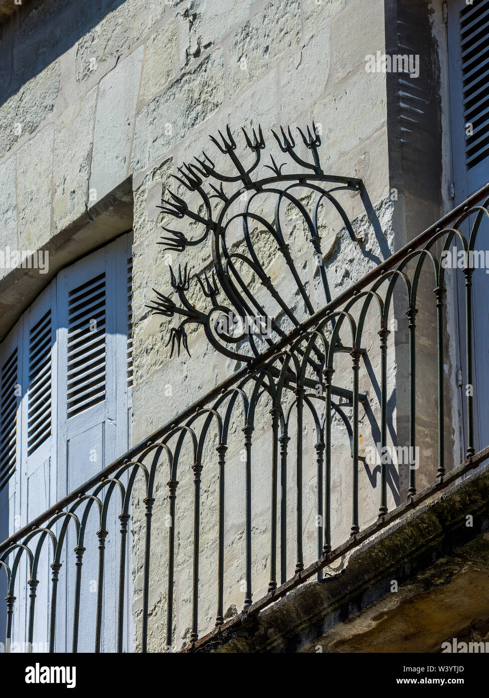 Iron balcony hi-res stock photography and images - Alamy