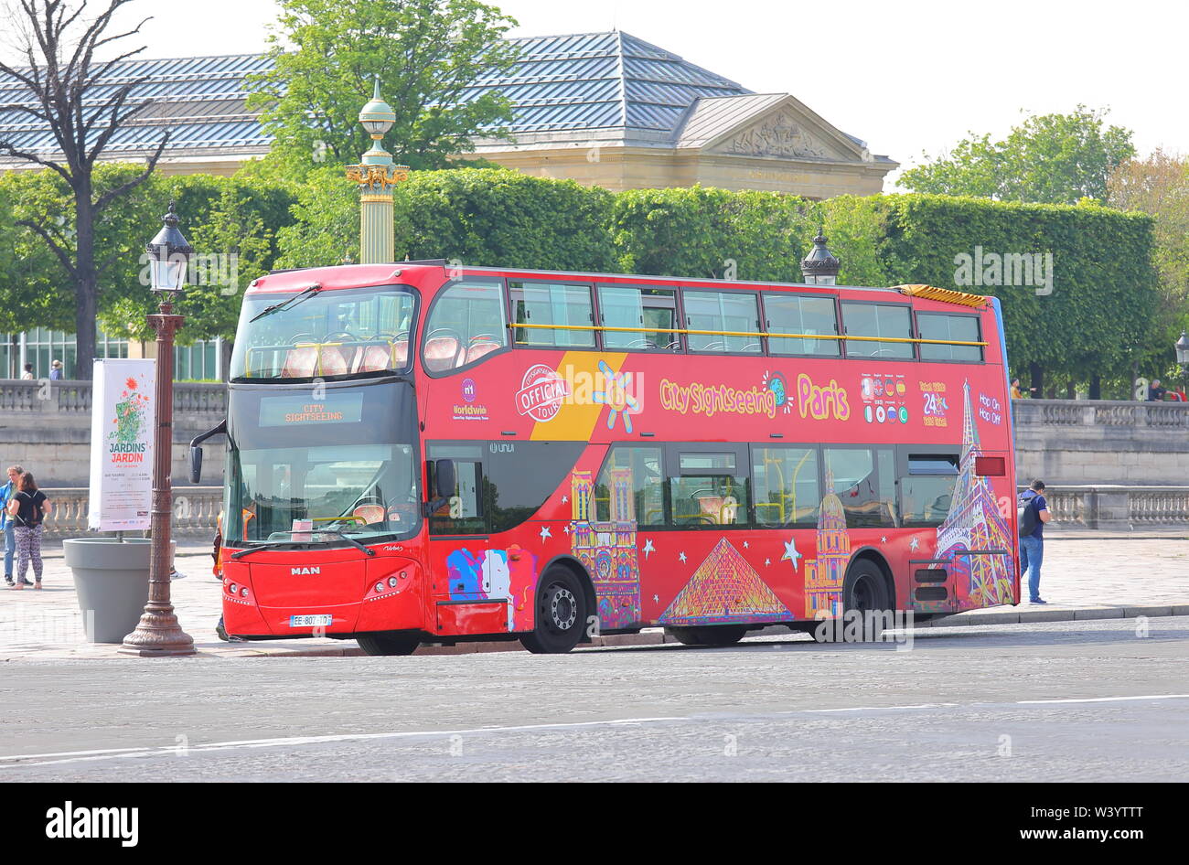 Tourist bus parked at Concorde square Paris France Stock Photo - Alamy