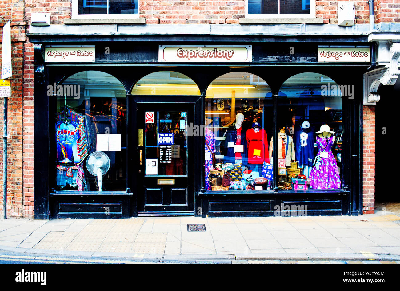 Vintage shop architecture hi-res stock photography and images - Alamy