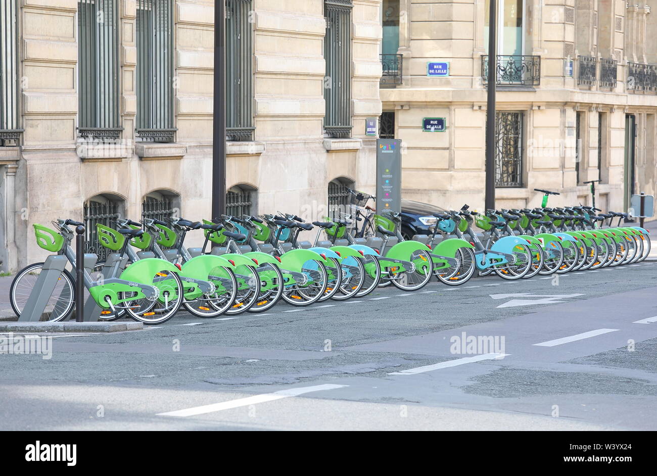 Velib bike park hi-res stock photography and images - Alamy