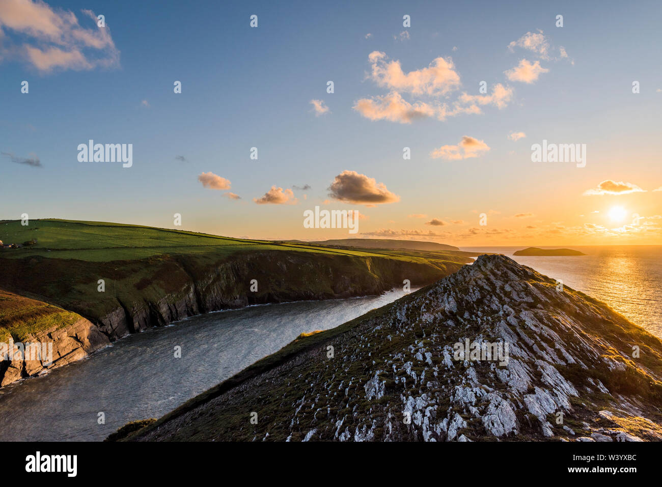 Welsh cliffs hi-res stock photography and images - Alamy