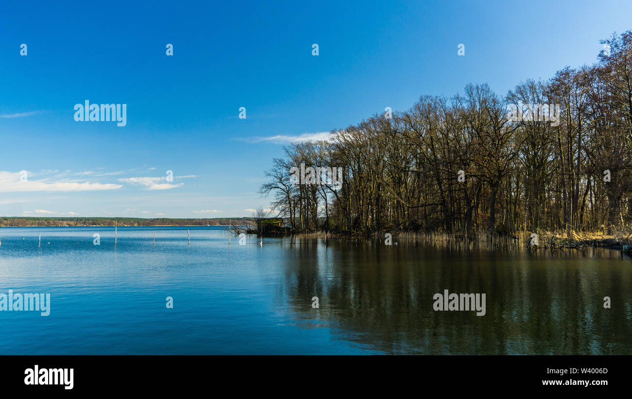 Beautiful sunny nature scene lake hi-res stock photography and images ...