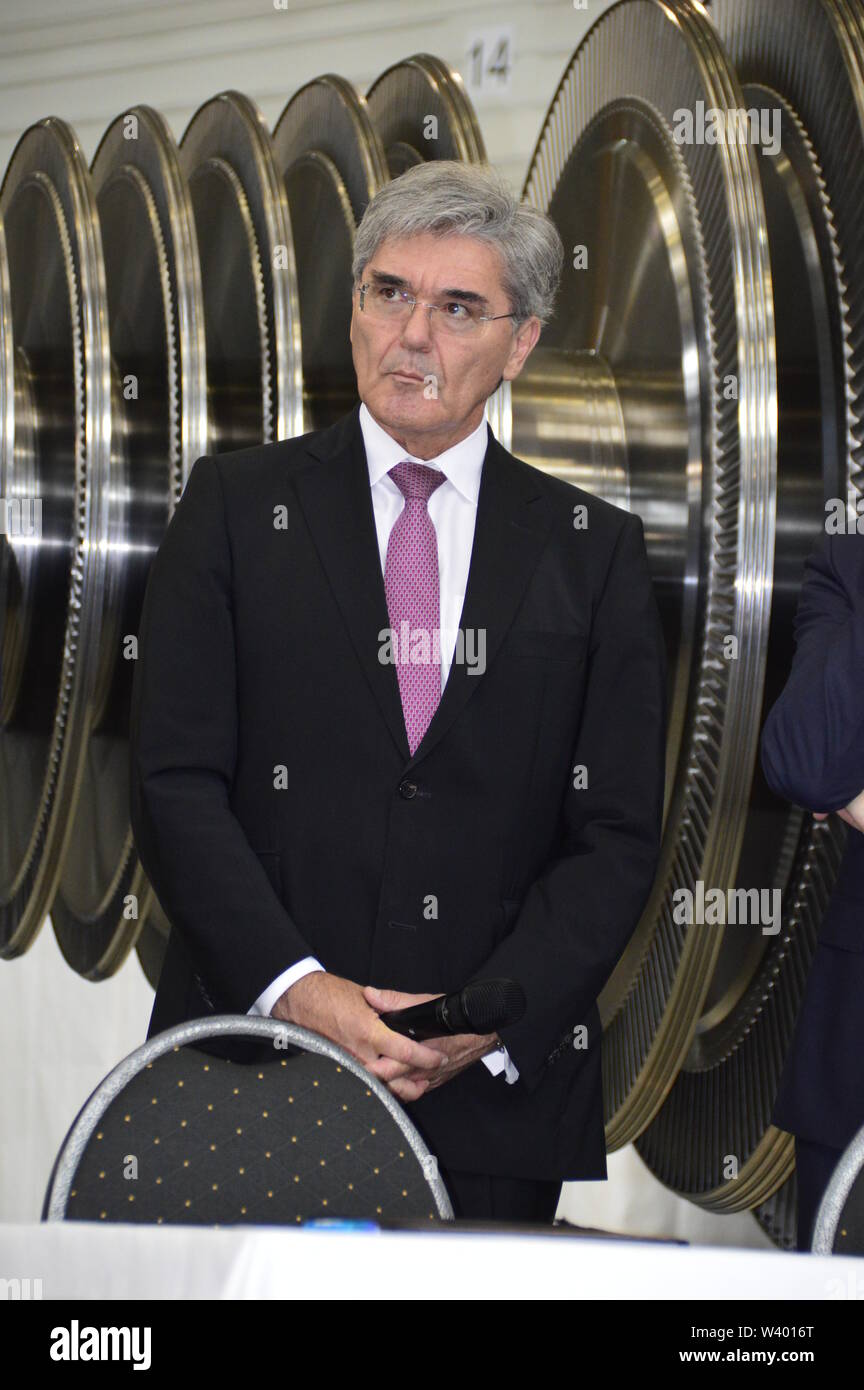 Joe Kaeser, Michael Kretschmer, Ronald Schmidt beim im Siemens-Werk ...