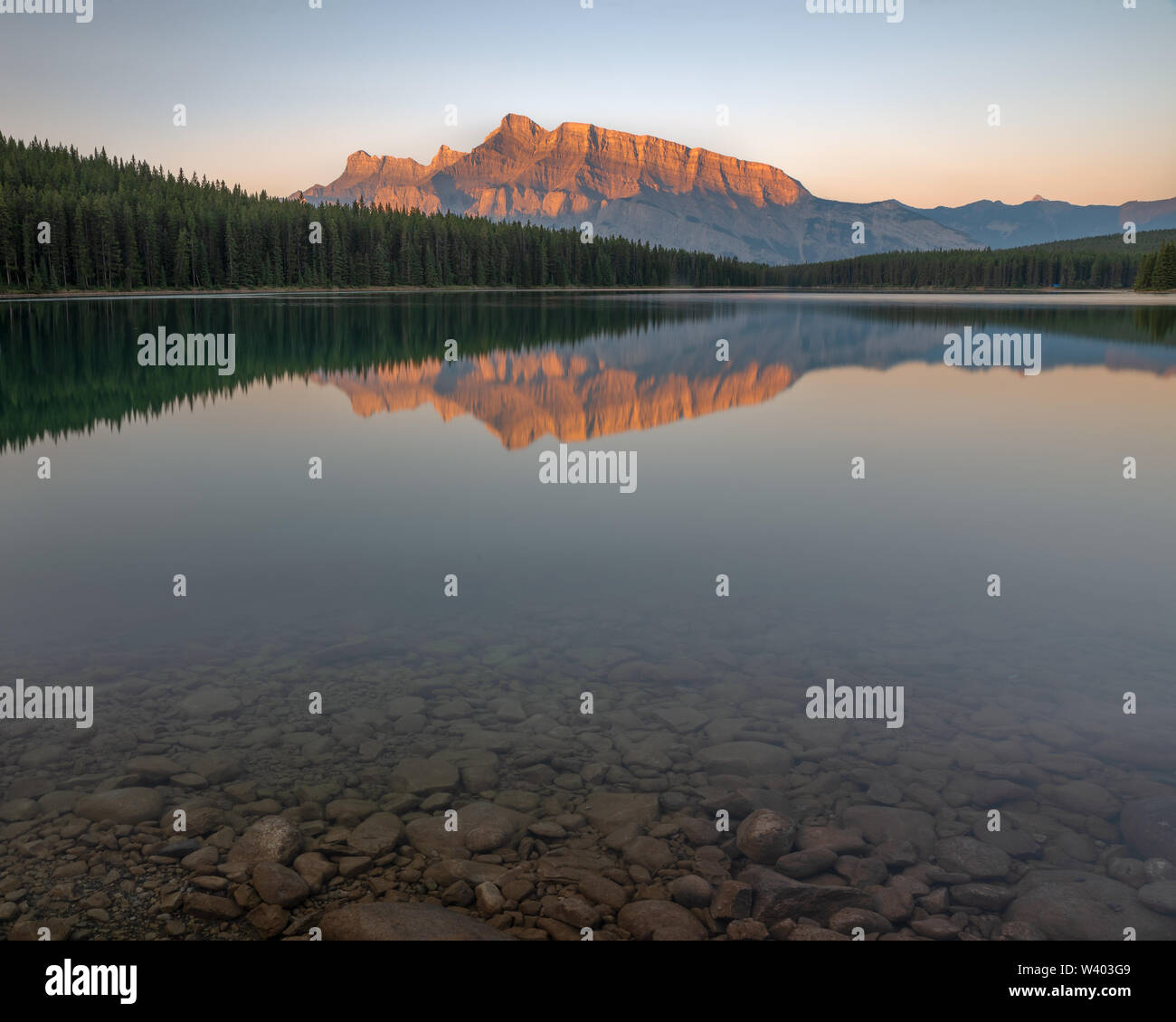 Two Jack Lake in Banff National Park, Alberta, Canada Stock Photo - Alamy