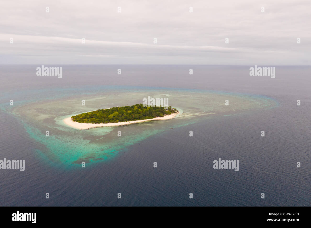 Round tropical island with white sandy beach, top view. Mantigue Island ...