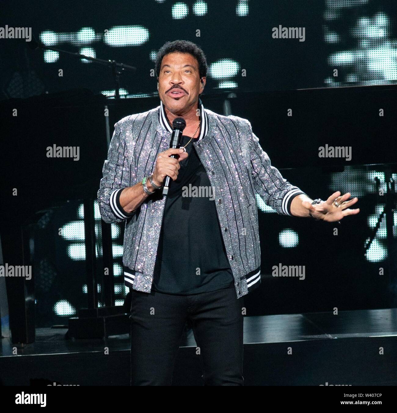 Lionel richie hello hi-res stock photography and images - Alamy