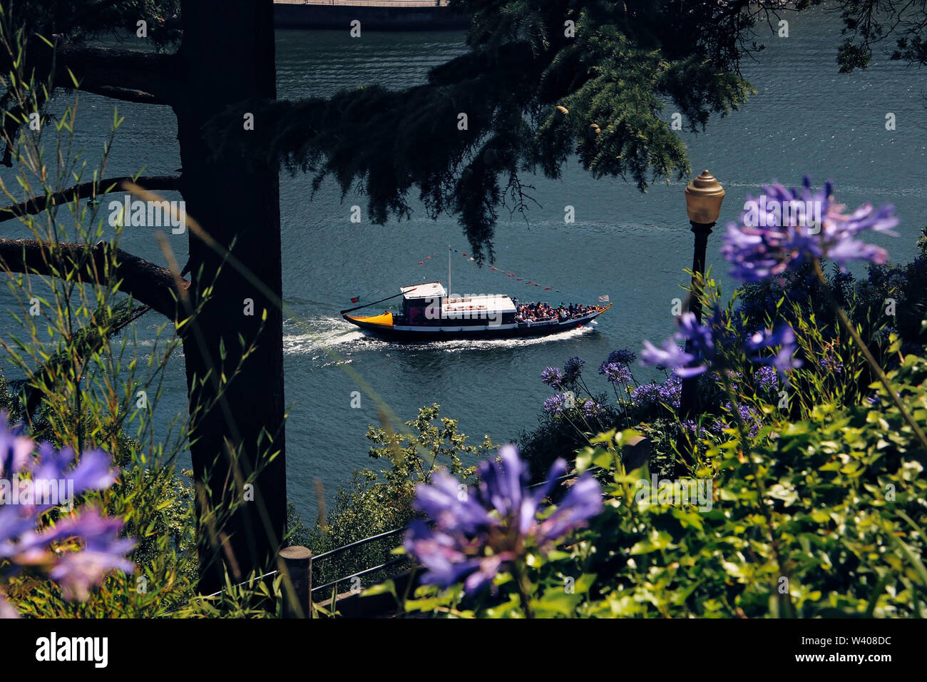 Calm bay along lake hi-res stock photography and images - Alamy