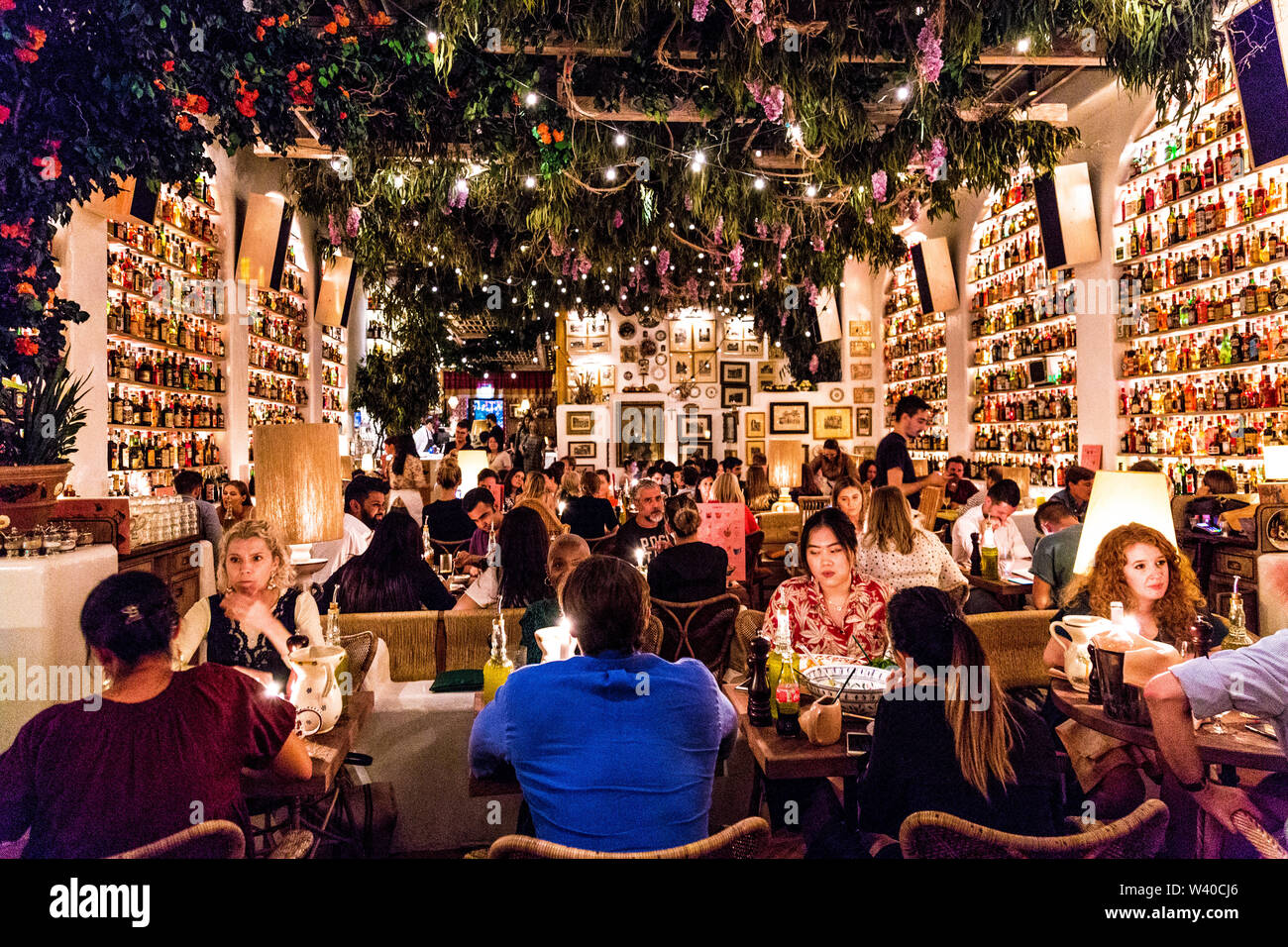 Circolo popolare italian restaurant hi-res stock photography and images ...