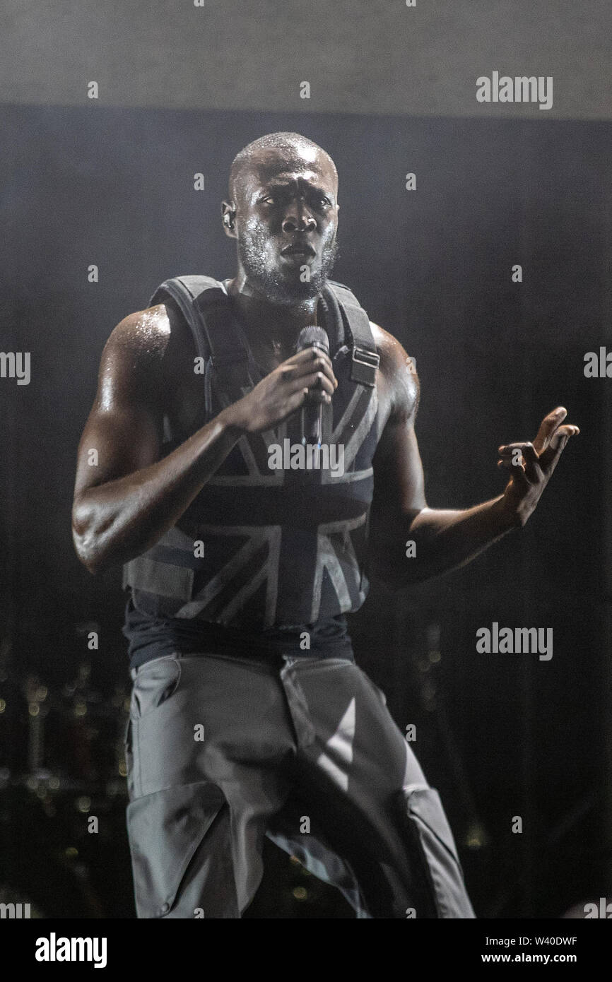 Michael ebenazer kwadjo omari owuo jr hi-res stock photography and ...