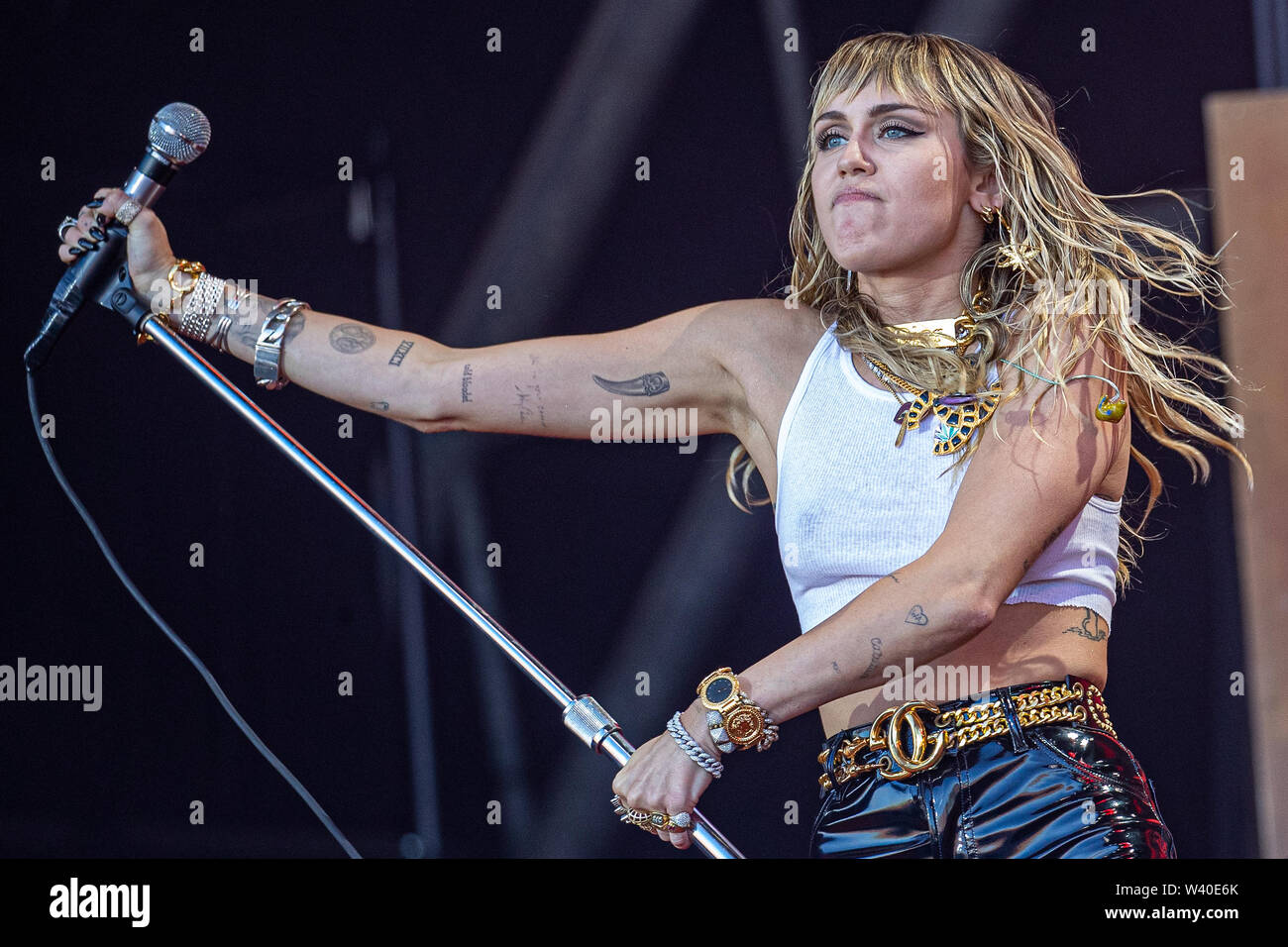 Miley cyrus and group hi-res stock photography and images - Alamy