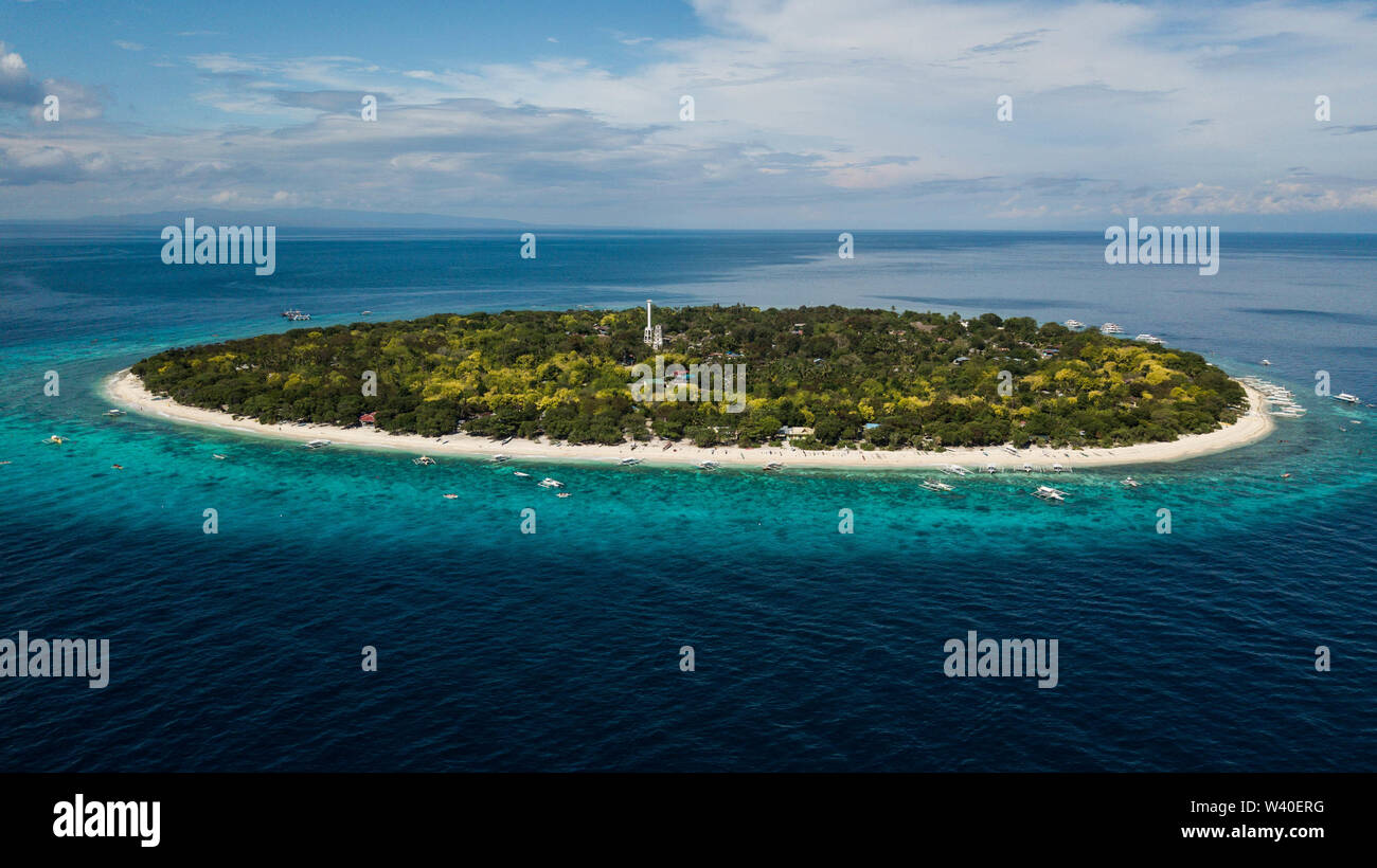 Balicasag Island, isolated island in The Philippines Stock Photo - Alamy