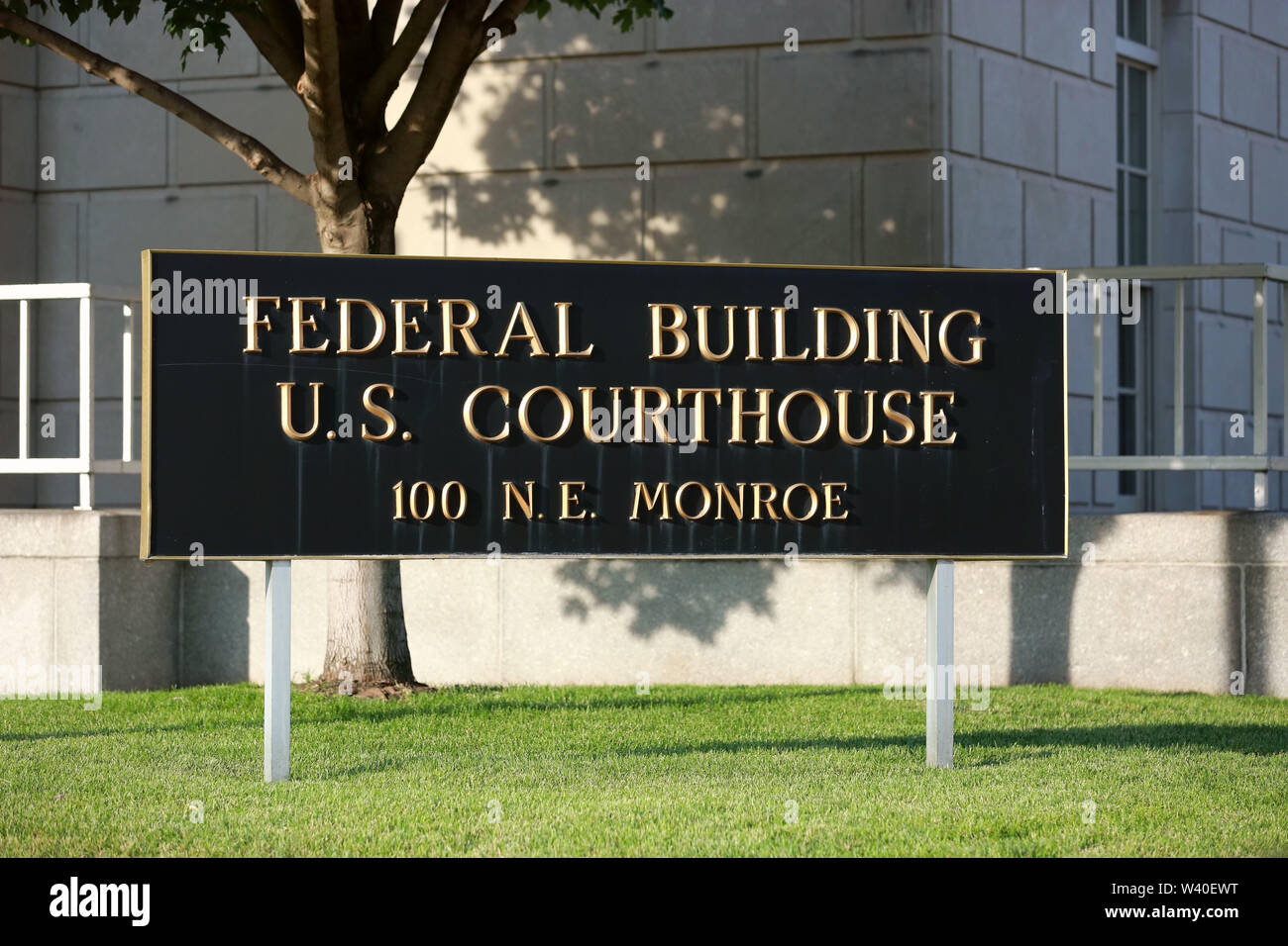 Judge and jury building hi-res stock photography and images - Alamy