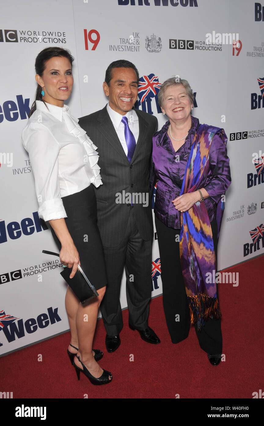 LOS ANGELES, CA. April 20, 2010: Los Angeles Mayor Antonio Villaraigosa ...