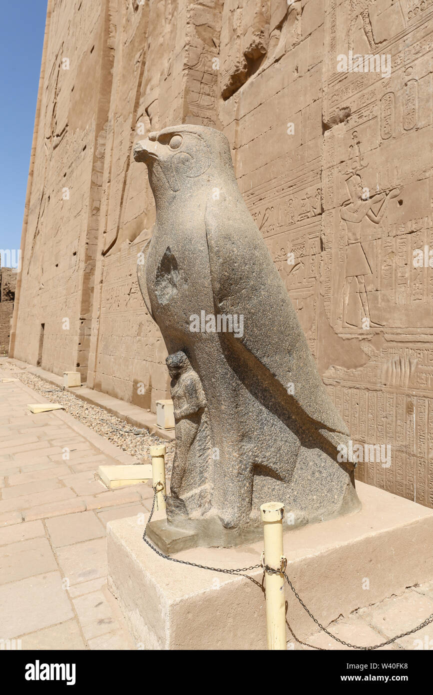 Horus Statue in Edfu Temple, Edfu Town, Egypt Stock Photo - Alamy