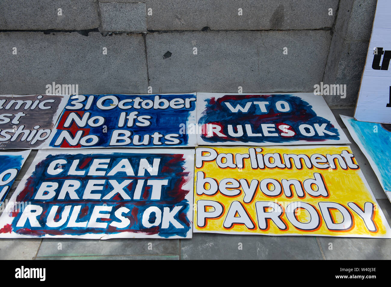 Brexit Leave Campaign signs, Westminster, London, UK. 17th July, 2019 ...