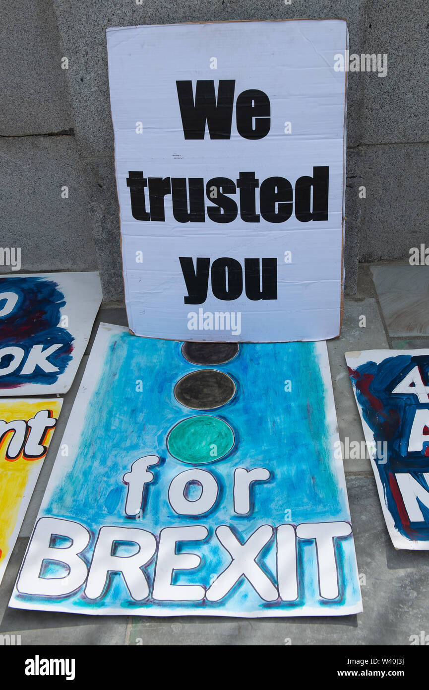 Brexit leave campaign signs hi-res stock photography and images - Alamy