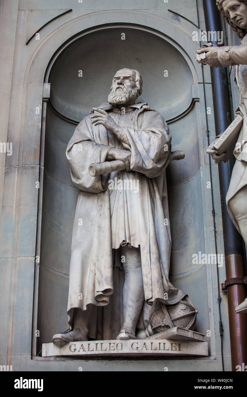 Galileo galilei statue hi-res stock photography and images - Alamy