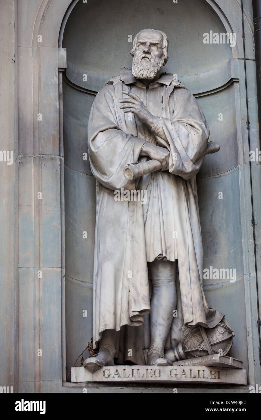 Galileo galilei statue hi-res stock photography and images - Alamy