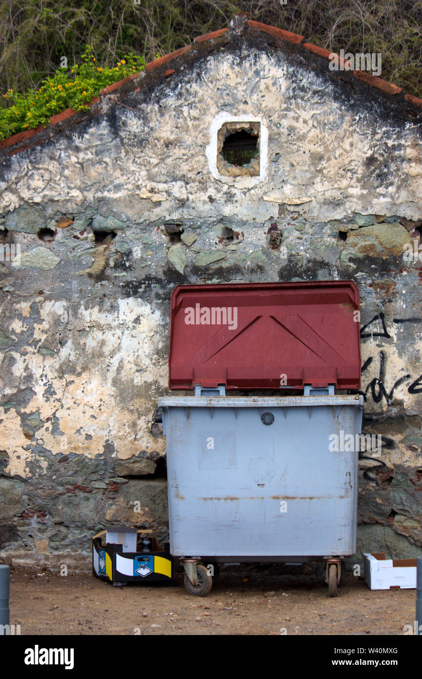Vintage litter bin hi-res stock photography and images - Alamy