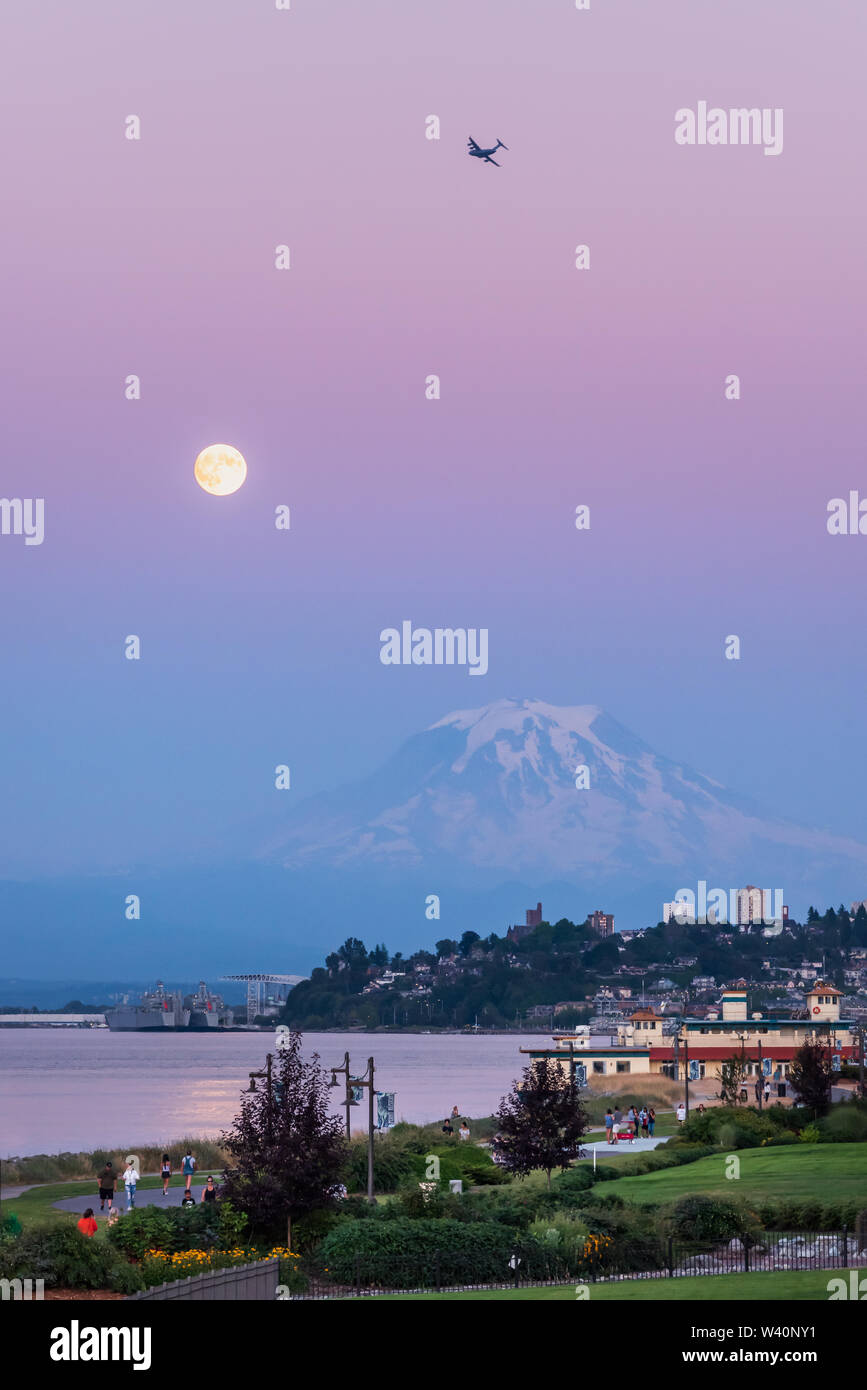Mt Rainier Hovers Over Downtown Tacoma and Commencement Bay as Seen ...