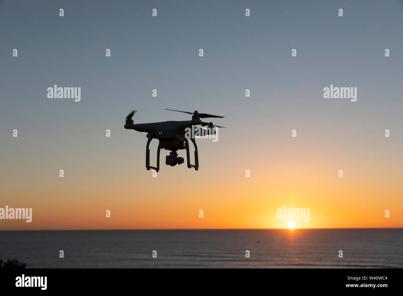 Flying drone sea hi-res stock photography and images - Alamy