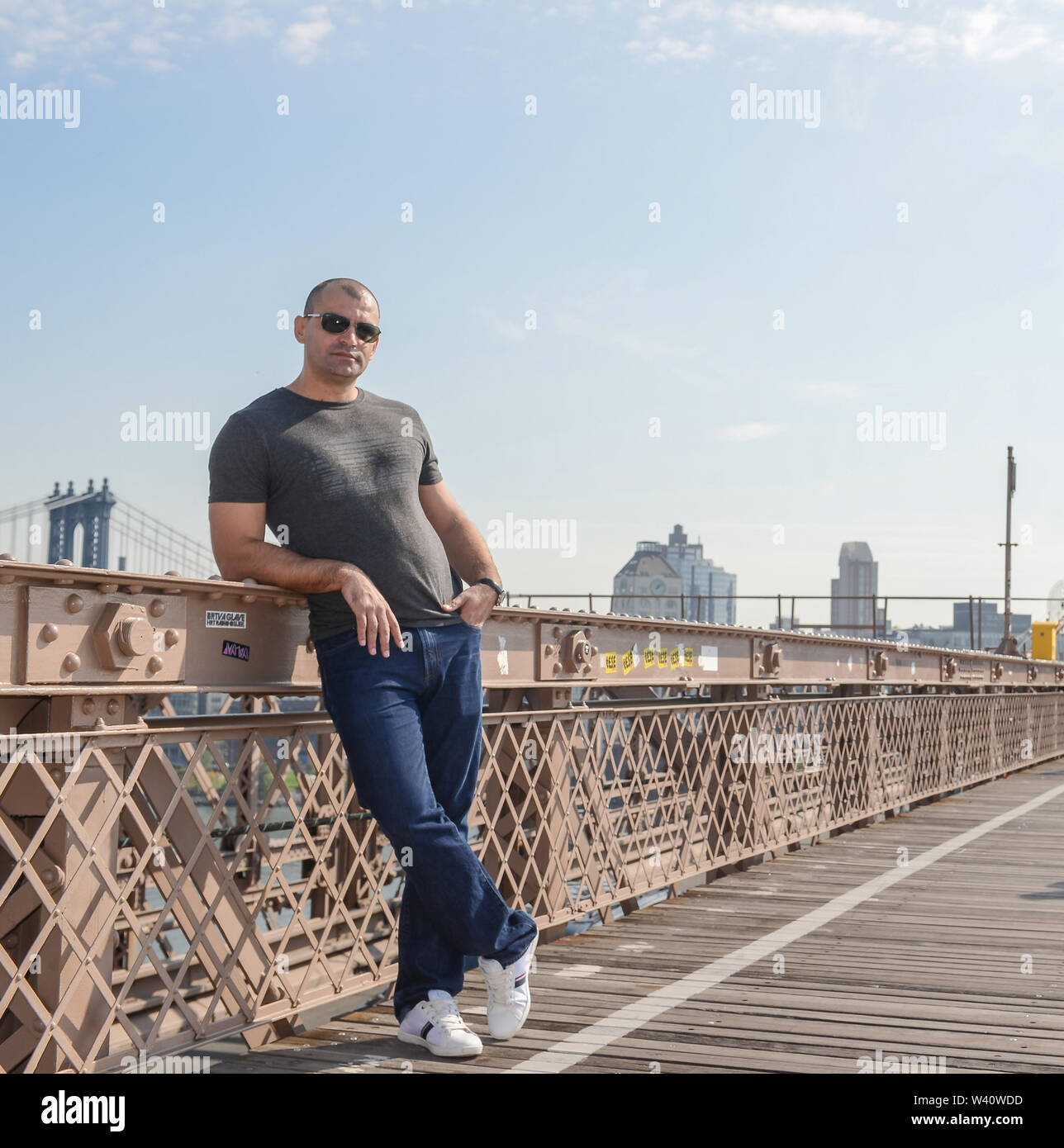 Posing bridge hi-res stock photography and images - Alamy