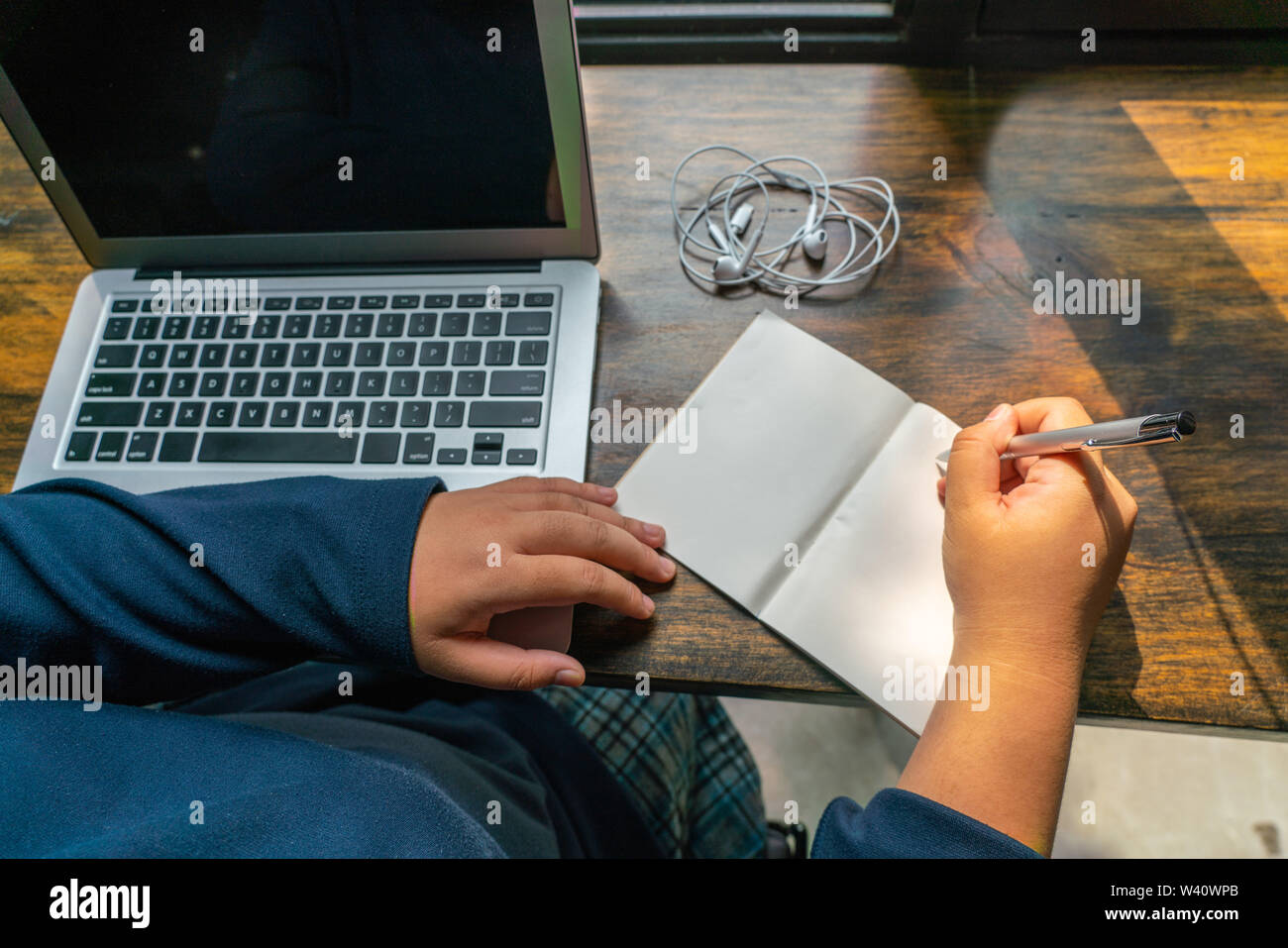 Handwriting keyboard hi-res stock photography and images - Alamy
