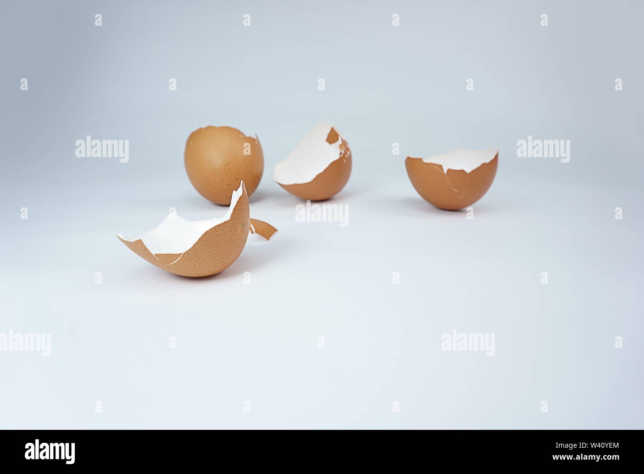 Brown egg shell hi-res stock photography and images - Alamy