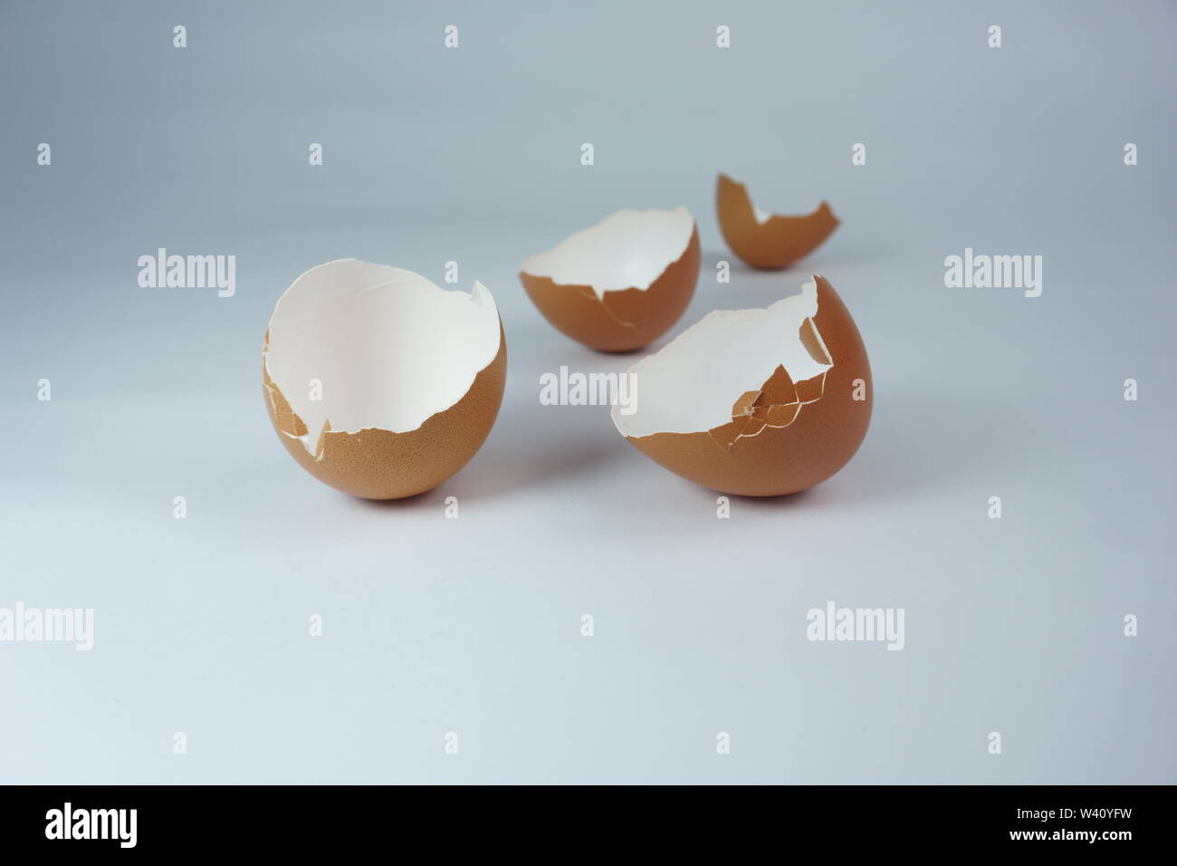 Brown egg shell hi-res stock photography and images - Alamy