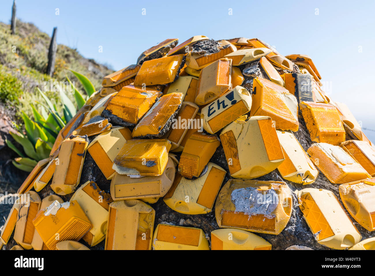 Road reflectors hi-res stock photography and images - Alamy