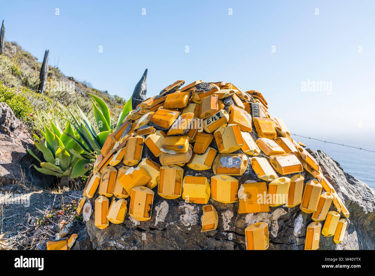 Road reflectors hi-res stock photography and images - Alamy