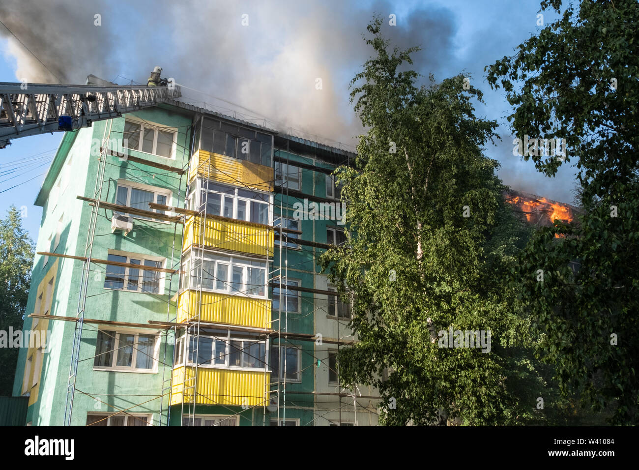 Burning roof residential high rise hi-res stock photography and images ...