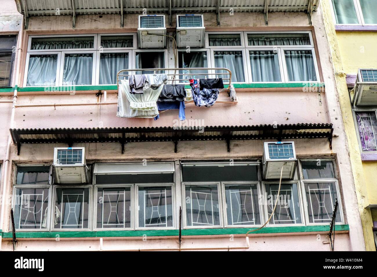 Rundown shops china hi-res stock photography and images - Alamy