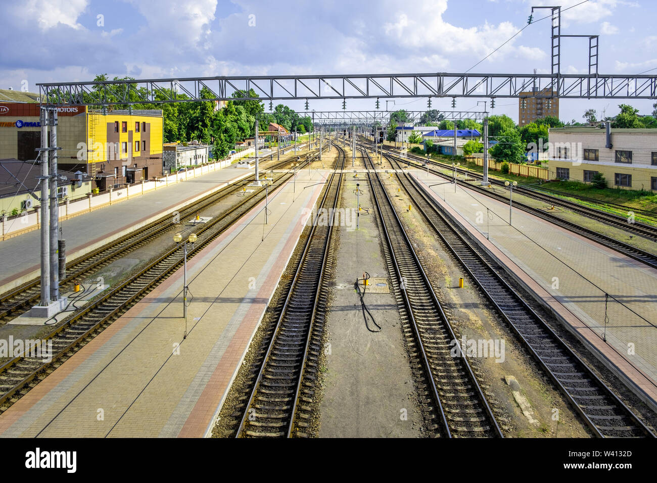Empty railway tracks hi-res stock photography and images - Alamy