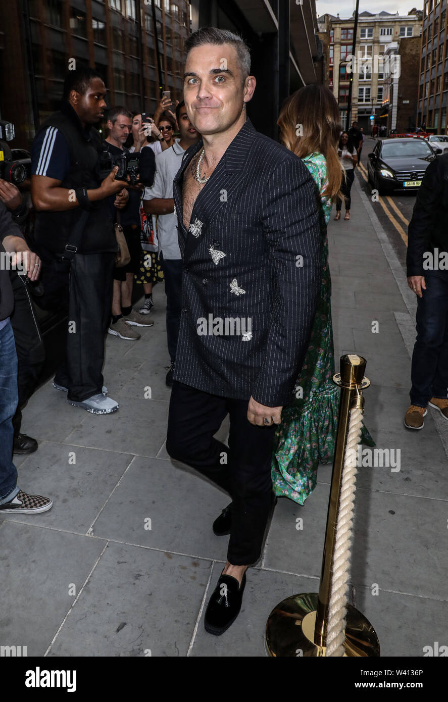 Robbie williams 2019 july hi-res stock photography and images - Alamy
