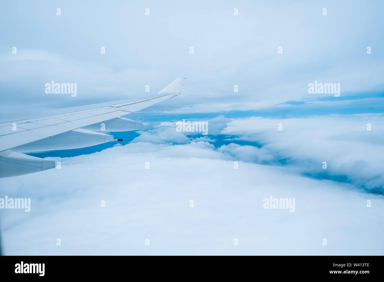 Airplane passenger layers hi-res stock photography and images - Alamy