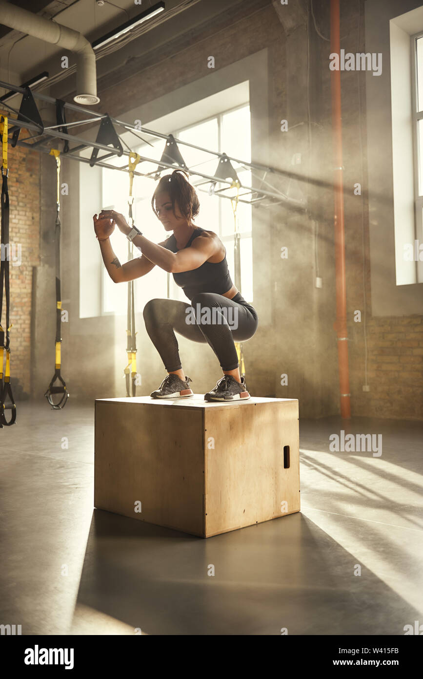 Trx squat jump hi-res stock photography and images - Alamy