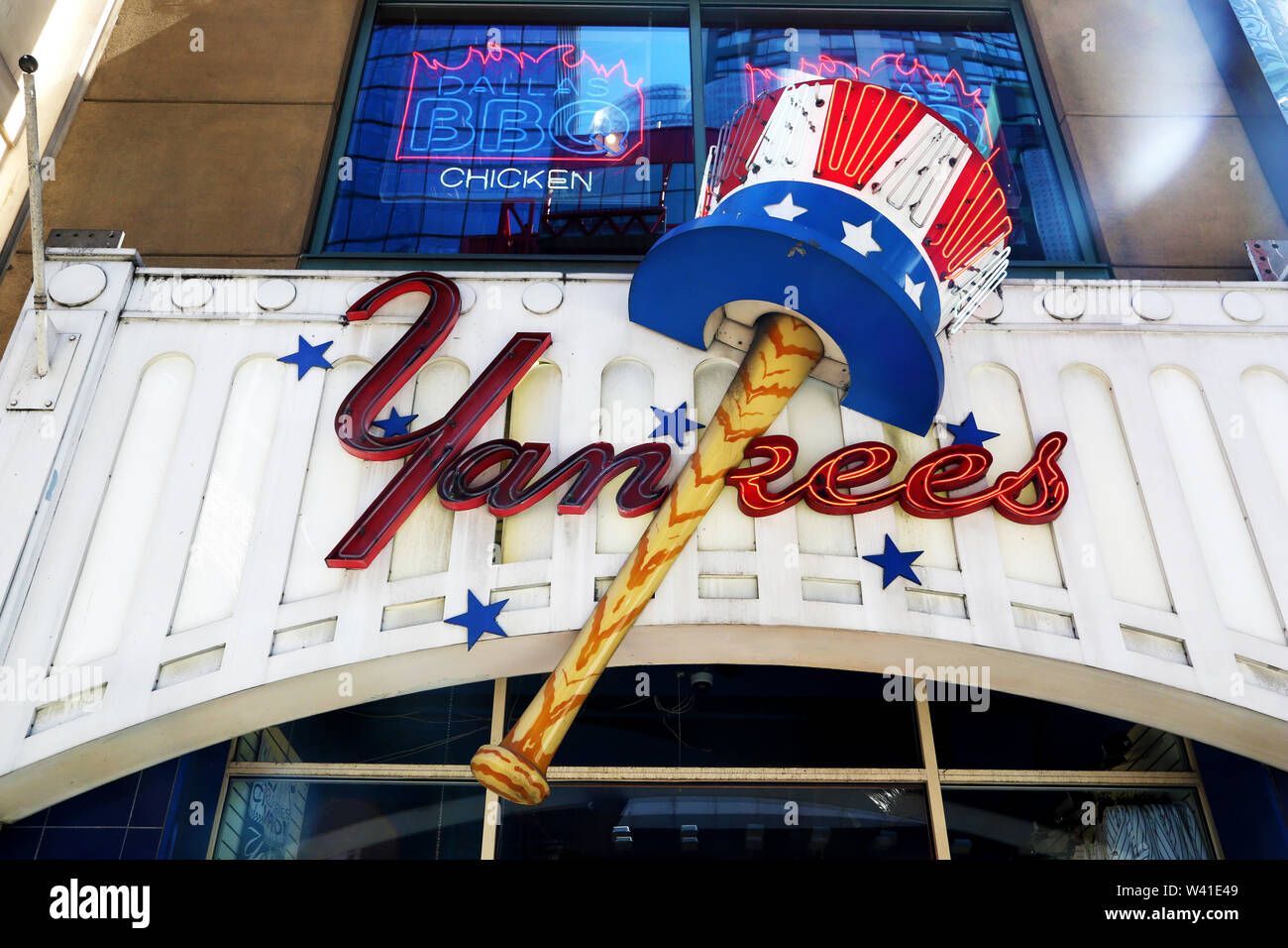 Yankees store hi-res stock photography and images - Alamy