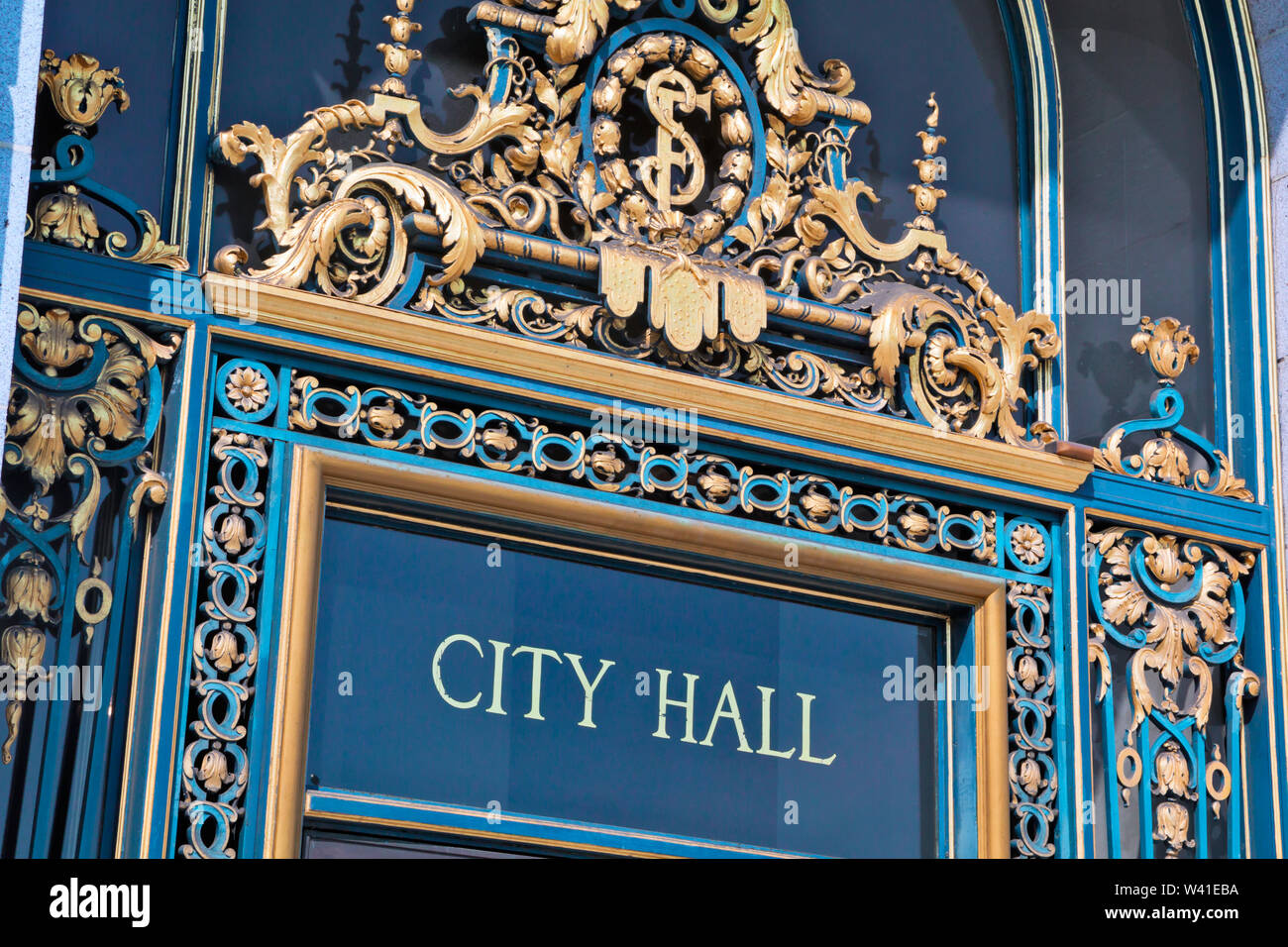 Entrance to San Francisco City Hall Stock Photo - Alamy