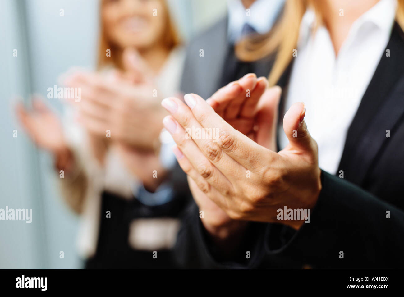 Clapping hands hi-res stock photography and images - Alamy