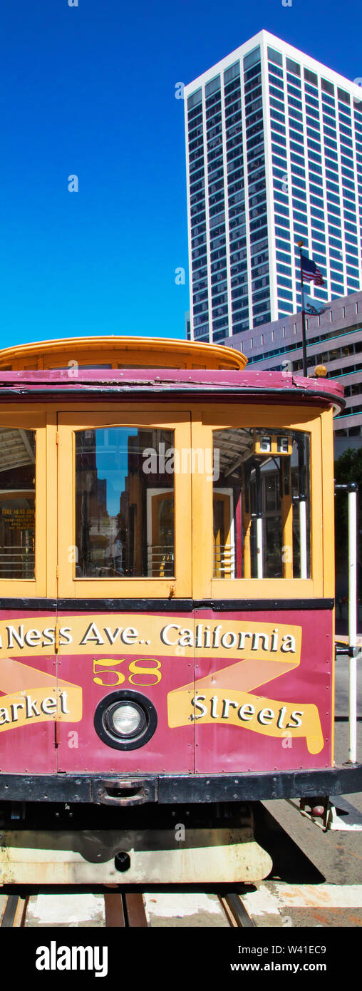 San Francisco vintage cable car Stock Photo - Alamy