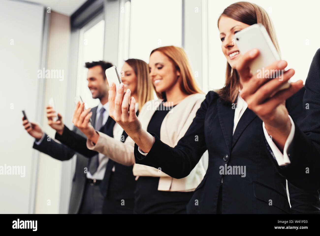 Business group smartphone hand hi-res stock photography and images - Alamy